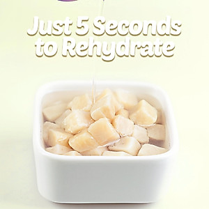 Loves4Pets Freeze Dried Chicken Cube Cat & Dog Treats 200g (7oz)– Grain-Free, Healthy, High Protein Training Food – Also Great for Small Animals Aquatic Turtle Food