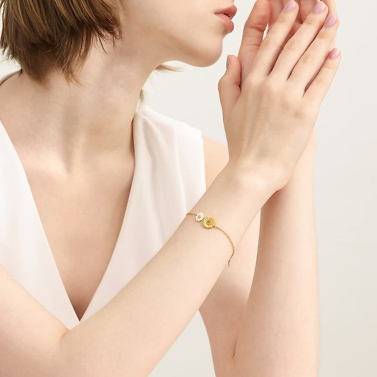 CHOW SANG SANG 999 24K Solid Gold Mother of Pearl Daisy Bracelet for Women 93268B | 7", (18 CM)