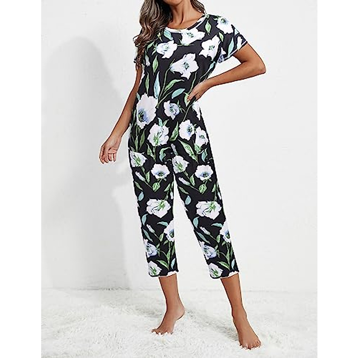 Ekouaer Women's Pajamas for Women Short Sleeve Sleepshirt and Capri Pants Pjs Sets Loungewear with Pockets White lily M