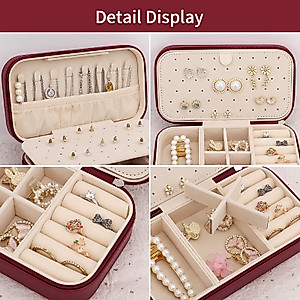 DesignSter Travel Jewelry Box, PU Leather Portable Jewelry Case, Small Jewelry Boxes for Gifts, Travel Jewelry Organizer for Women Rings Earrings Necklaces Bracelets (Wine Red)