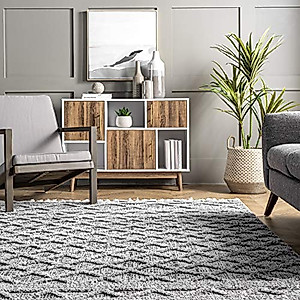 nuLOOM Dottie Soft Shaggy Textured Trellis Tassel Area Rug, 7' 10" x 11', Grey