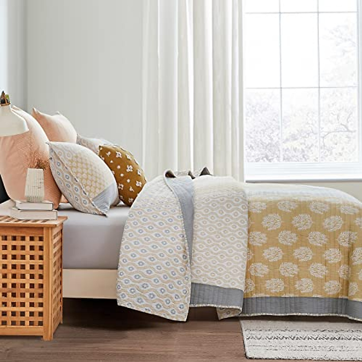 Finlonte Quilts Queen Size, 100% Cotton Lightweight Queen Quilt Set, Real-Patchwork Farmhouse Floral Quilted Bedspread, Yellow Grey White Reversible Soft Queen Quilt Bedding Set All Season, 3 Pieces