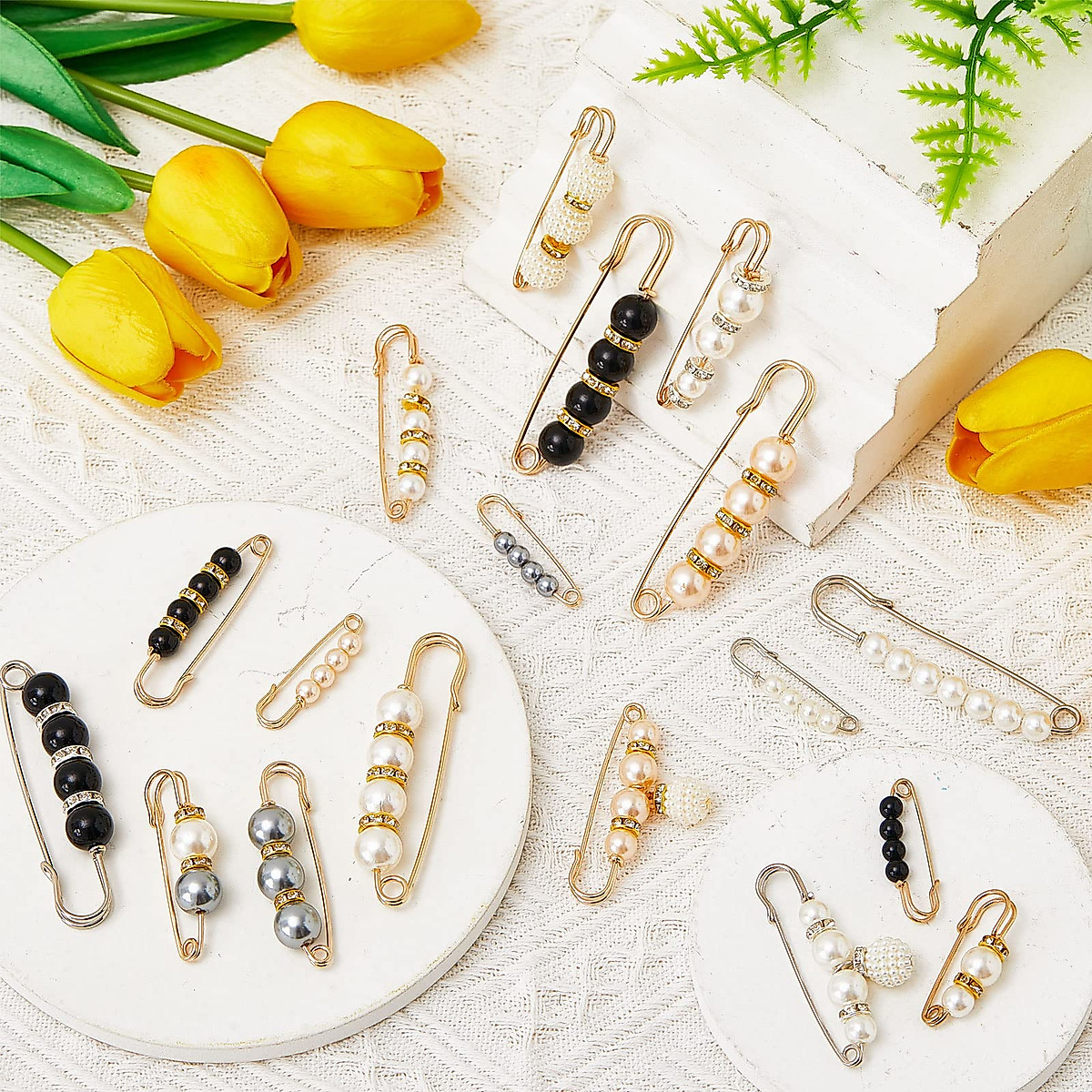 Hicarer 18 Piece Pearl Brooch Pins Women Decorative Safety Pins Clothing Shawl Clips Artificial Pearls Brooch Elegant Pearl Cardigan Collar Brooch Clips for Women Dress Skirt Sweater(Elegant Style)