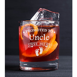 CARVELITA Promoted To Uncle Est 2023 - Uncle Whiskey Glass - 11oz Old Fashioned Bourbon Rocks Glass - Uncle Pregnancy Announcement - Gifts For First Time Uncle - Baby Reveal Gift For Brother