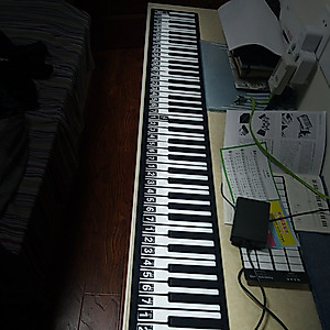 Roll Up Piano 88 Keyboard Aufrollbares Klavier Tasten,Electronic Keyboard Hand Rolling Up Piano Built in 1100mAh Li on Battery(Rolling Up Piano+Pedal+USB Cable+DC Power Cable+Storage Bag)