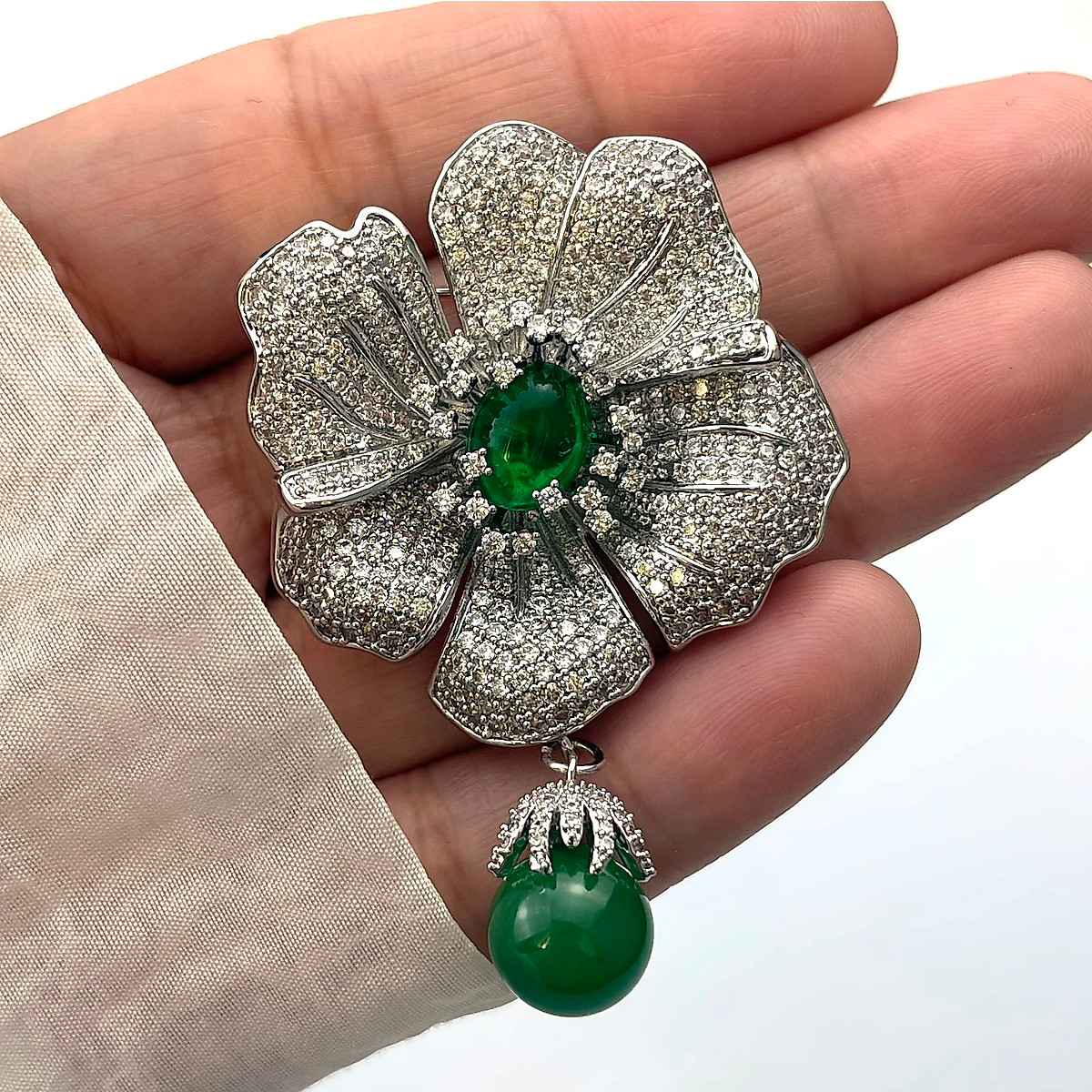 AILONMEI Silver Holiday Brooches For Women Fashion Large Camellia Brooch Christmas Gift (Camellia, Silver)