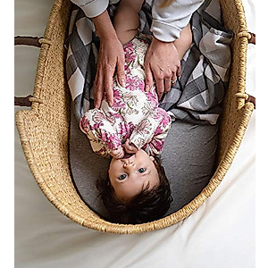 Burt's Bees Baby - Bassinet Sheet, Fitted Unisex Boy Girl 100% Organic Jersey Cotton Bassinet Sheet for Standard Bassinet Mattress (Heather Grey/White, 2-Pack)