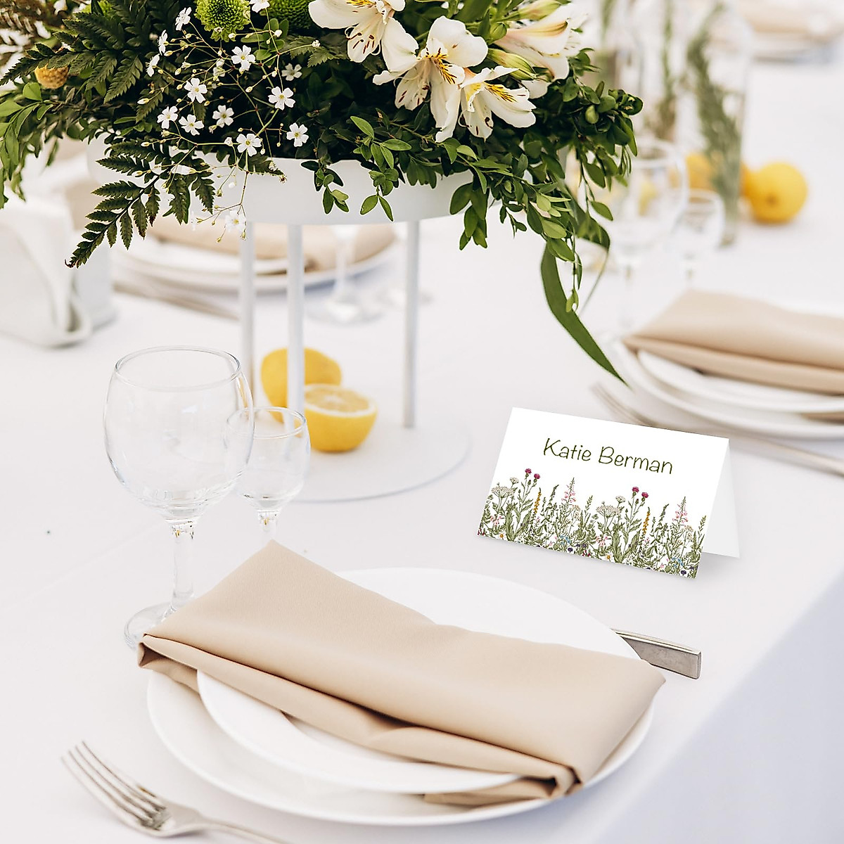 JarThenaAMCS 100Pcs Vintage Wildflower Place Cards 2 x 3.5 Inch Green Wild Floral Tented Cards Blank Table Name Sign for Party Reception Table Setting