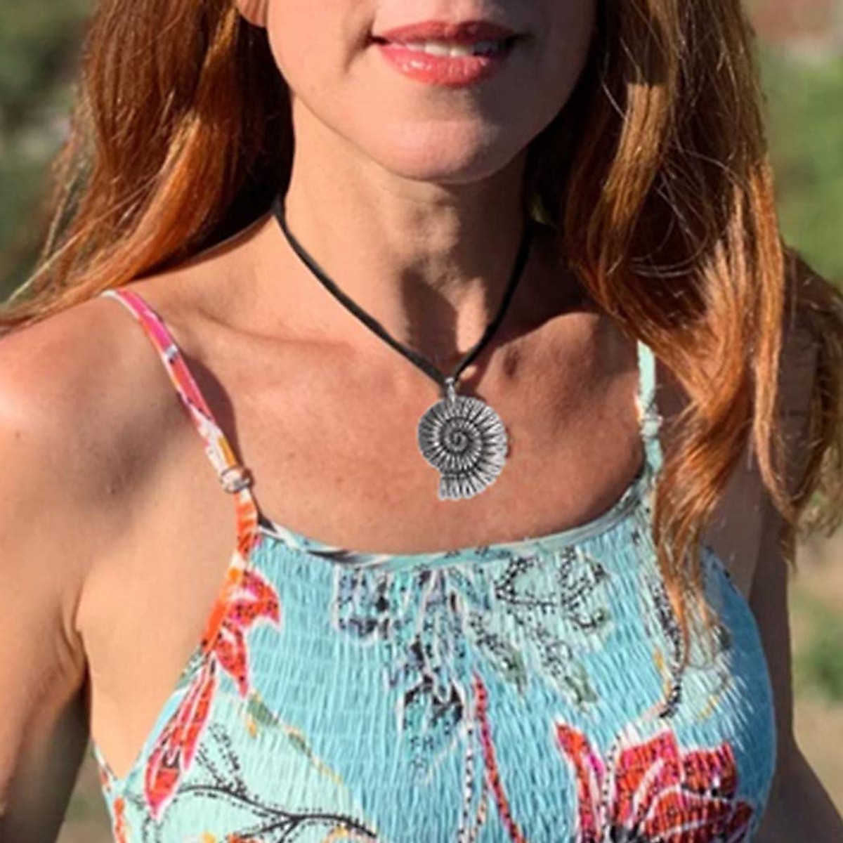 Tgirls Boho Conch Shell Necklace Chain Seashell Pendant Necklace Vintage Leather Suede Choker Necklaces for Women (Silver)