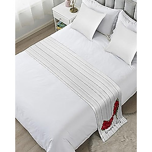 SSEVITEY Bed Runner Scarf Women's Day Red Rose High Heels Rustic Wooden Board Bedding Scarves for Queen Size Foot of Beds,Spring Floral Bed Decorative Scarf for Bedroom Hotel and Wedding Room