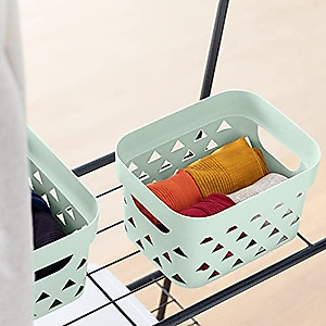 Navaris Plastic Storage Baskets with Lids (Set of 4) - 8.7" L x 6.9" W x 5.1" H - Stackable Basket Organizing Containers Bins with Lid - Mint Green