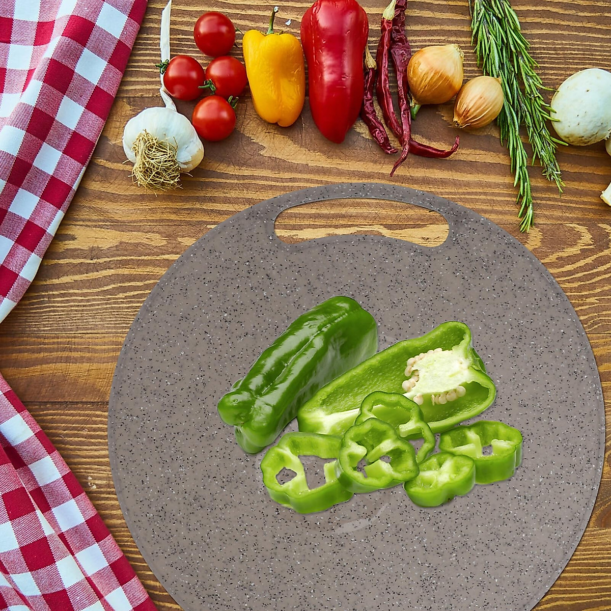 Cabilock Kitchen Cutting Board Round Plastic Chopping Block Hangable Fruit Vegetables Cutting Board with Handles for Home Restaurant Pub 31. 0x0. 5cm