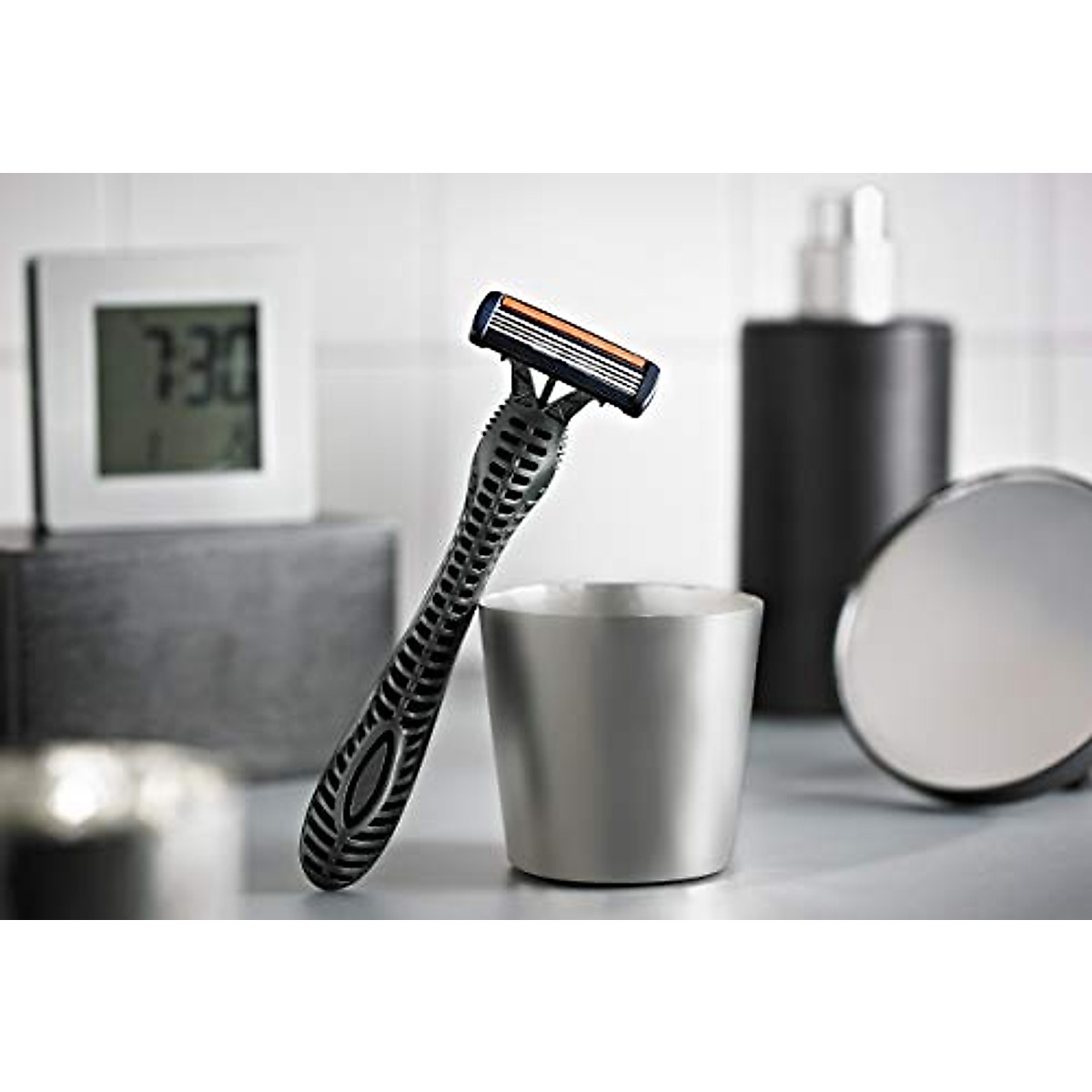 BIC Flex 4 Refillable Men's Disposable Razors, For a Smooth, Ultra-Close and Comfortable Shave, 1 Handle and 4 Cartridges, 5 Piece Razor Set