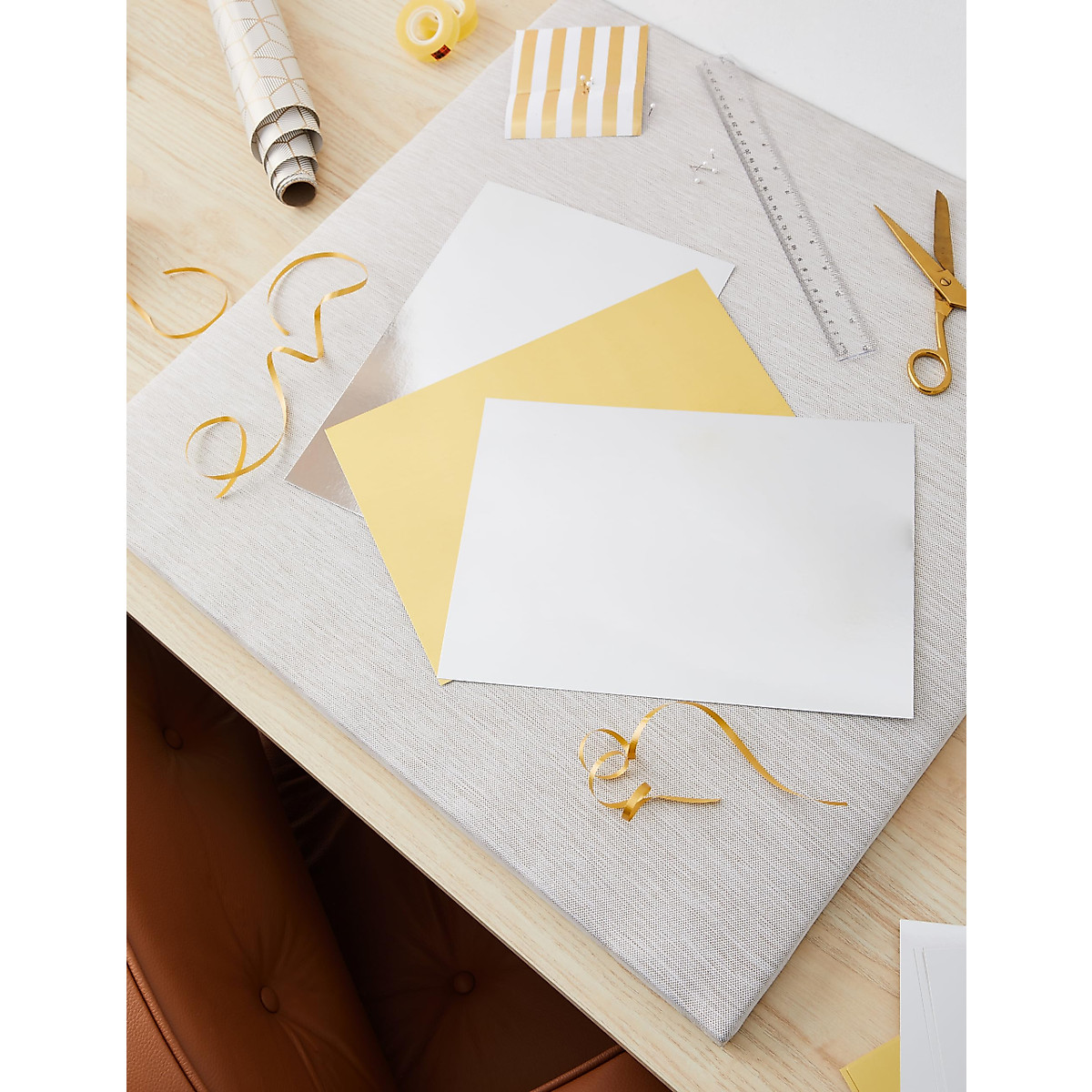 Baker Ross - AC375 A4 Gold & Silver Metallic Card (250 gsm) — ⁠Creative Art Supplies for Kids, Christmas Crafts, Card Making, and Decorations (Pack of 20)