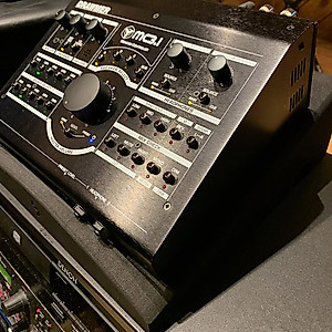 Soundrise PAD STAND 11in x 12in Large Top Plate for Midi Controllers Drum Machines Mixers for Akai MPC Ableton Push 20° Angle (1 X Pad Stand)