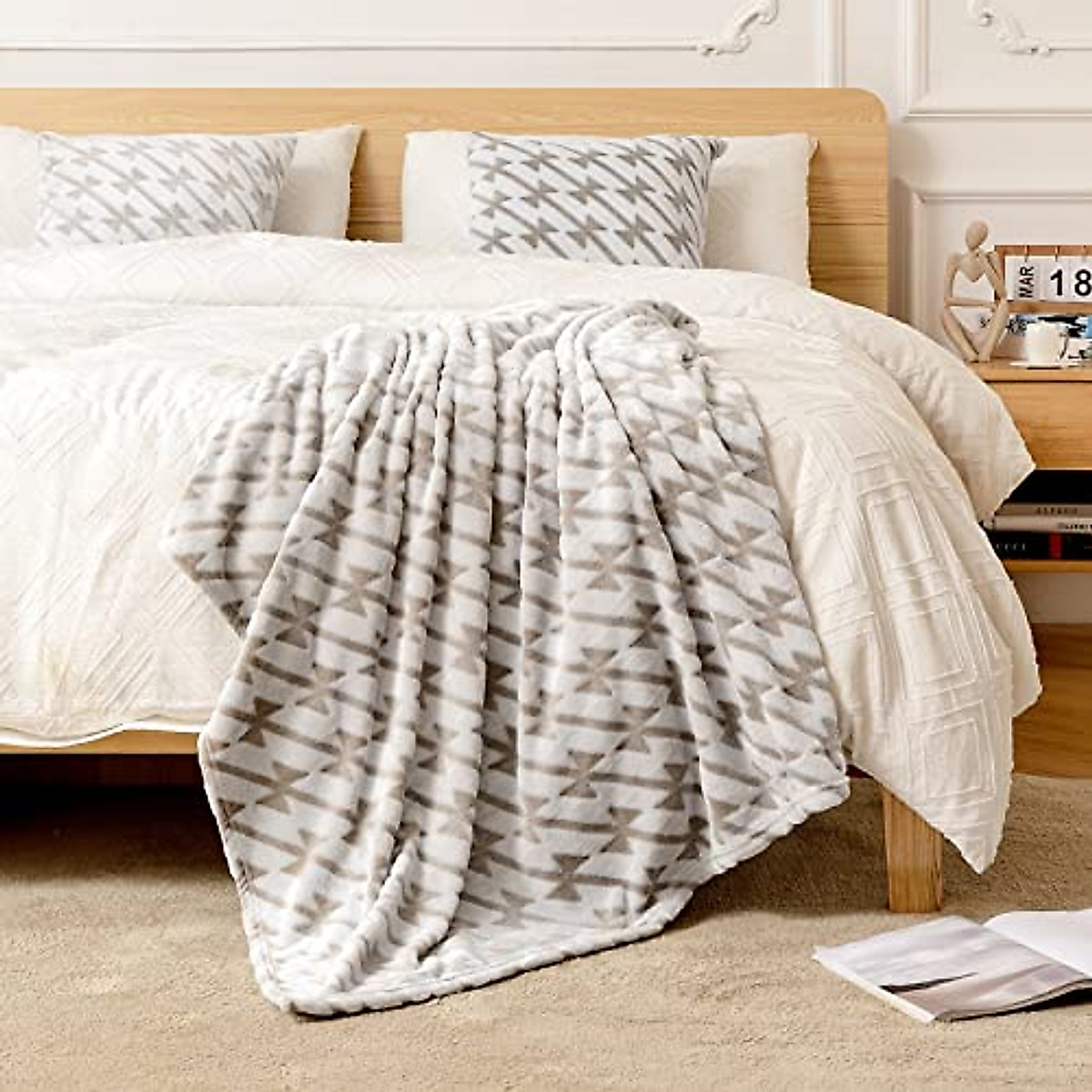 FY FIBER HOUSE Throw Blanket Flannel Fleece Lightweight Cozy Plush Microfiber - 3D Houndstooth Print Throw for Sofa Couch Bed, 50"X60", Oak