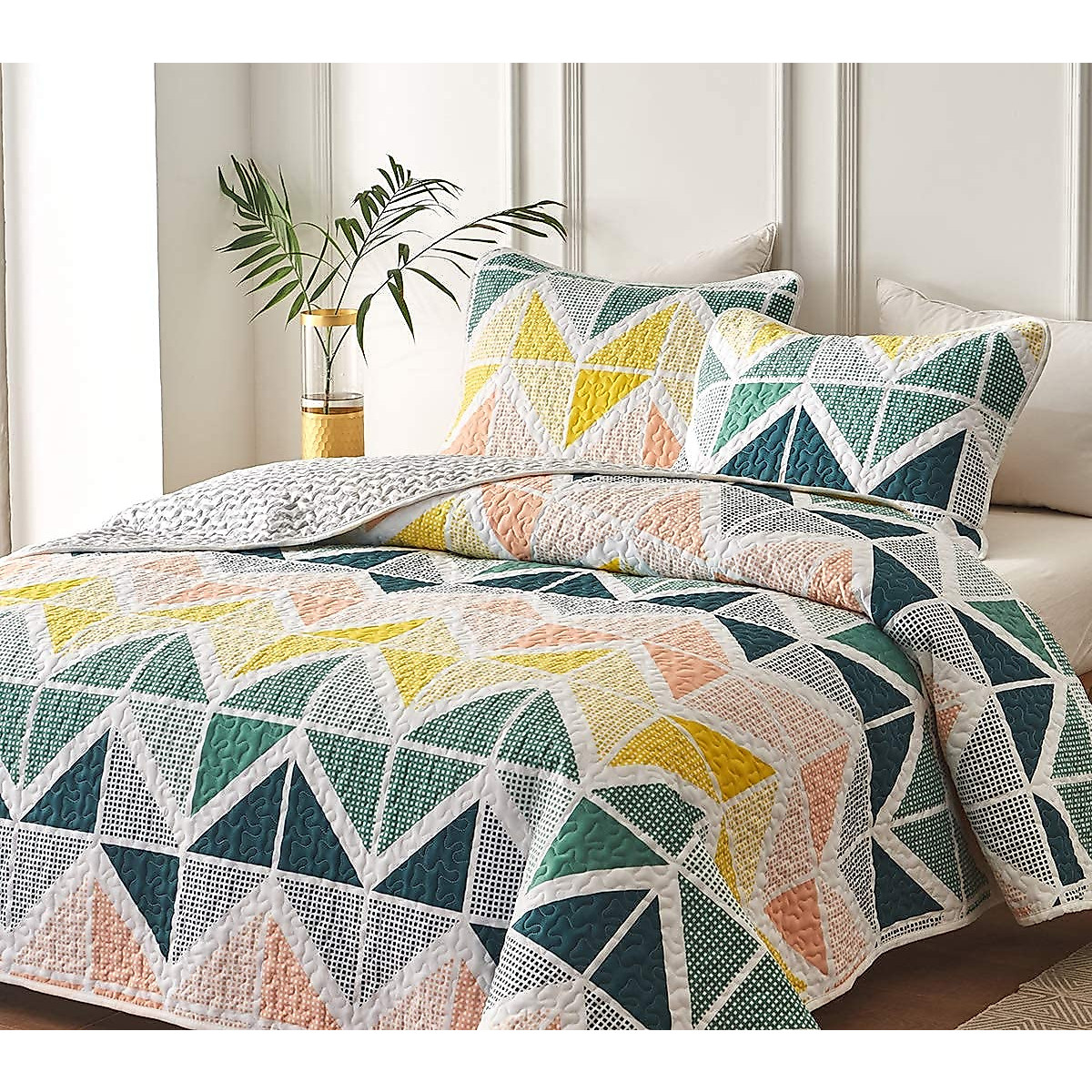 Quilt Set Bed in a bag 7 Piece Queen Size Colorful Cubes Orange Yellow Green Bedspread Coverlet with (1 Reversible Quilt 88x88, 2 Pillow Shams, 1 Flat Sheet, 1 Fitted Sheet, 2 Pillowcases)