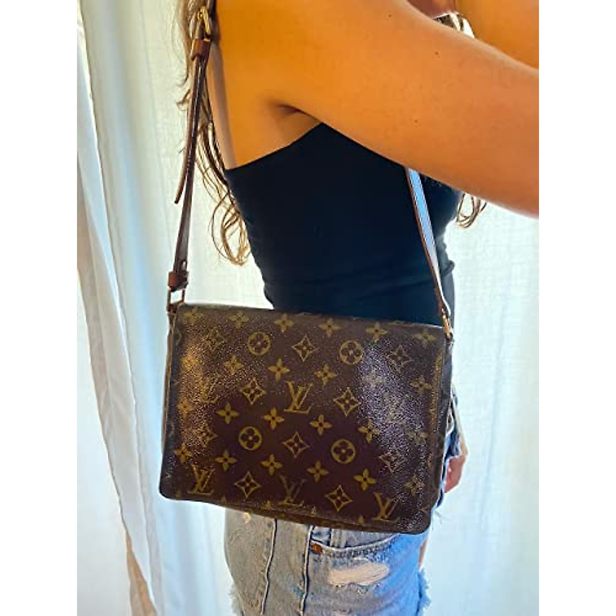 Accessible Preservatives 4 Ounce Leather formula; leather conditioner; leather cleaner; leather restorer for use on auto interiors, shoes, bags. Made in the U.S.A.