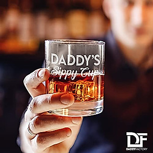 DADDY FACTORY Daddy's Sippy Cup Whiskey Glass - Funny New Dad Gifts - 10.25 oz Engraved Old Fashioned Bourbon Rocks Glass for Expecting Father, Dad Birthday Gift