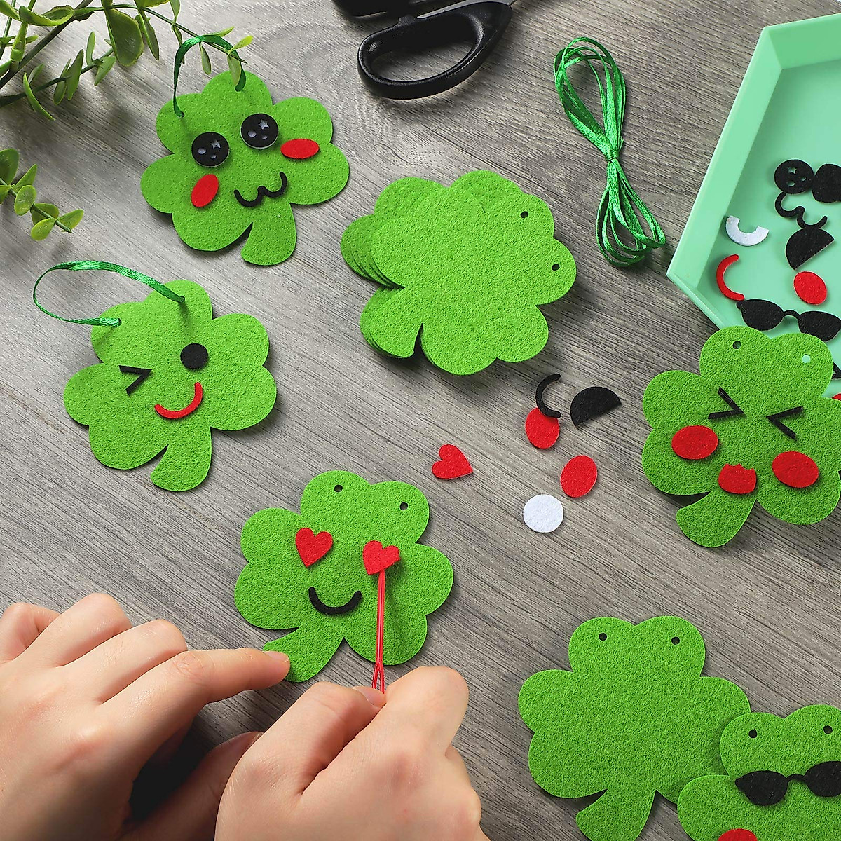 36 Pieces St. Patrick Day Shamrock Ornament Craft Kit, Irish Green Felt Clover Hanging Decoration Wall Hanging Ornament Shamrock Expression for DIY Present Party Favor Classroom School Decor Supplies