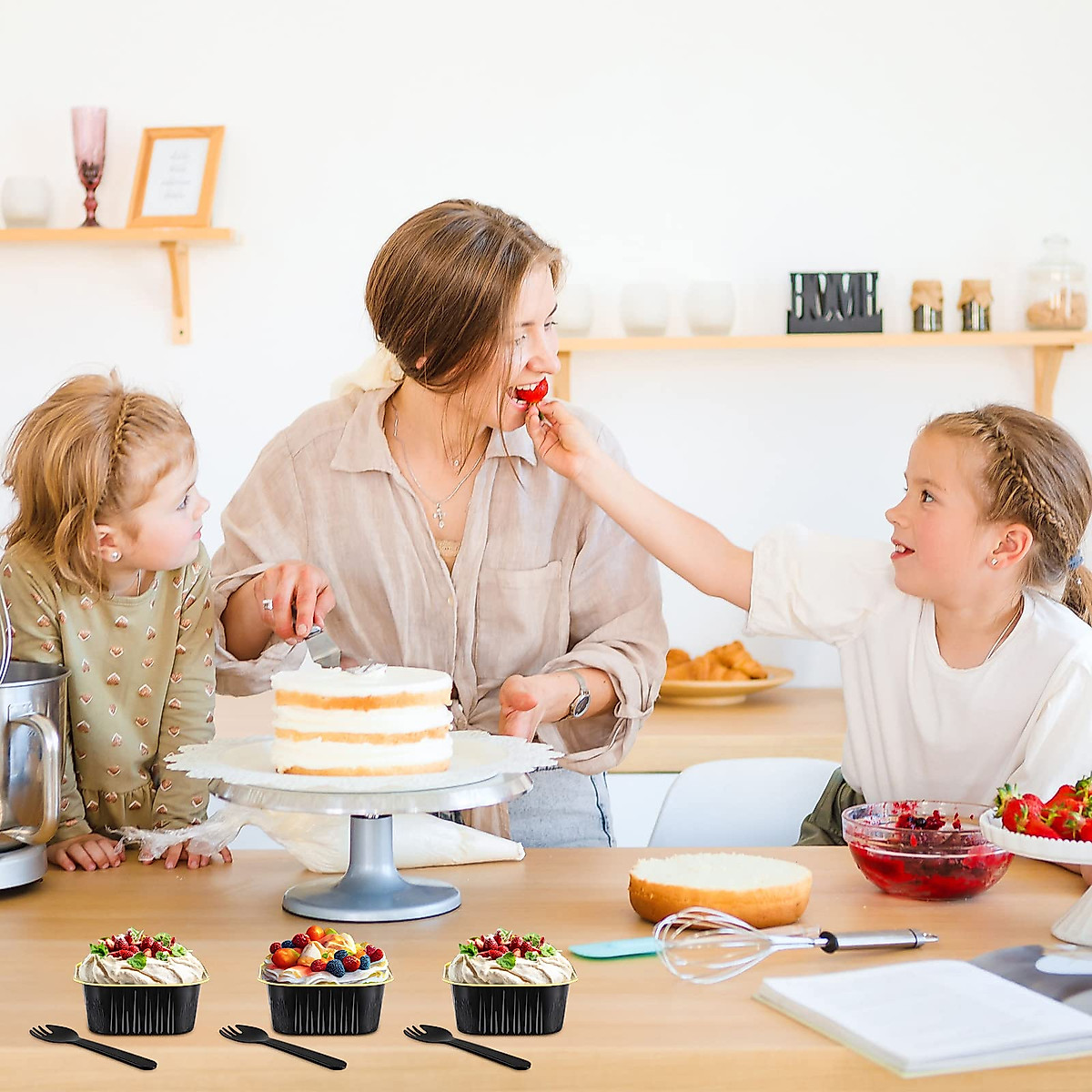 100 Pcs Cupcake Liners with Lids,5 oz Disposable Square Cupcake Pans with Plastic Aluminum Foil Mini Cake Pans for Dessert Bread for Party Wedding Birthday Kitchen (Silver,5 oz) (Black Gold,5 oz)