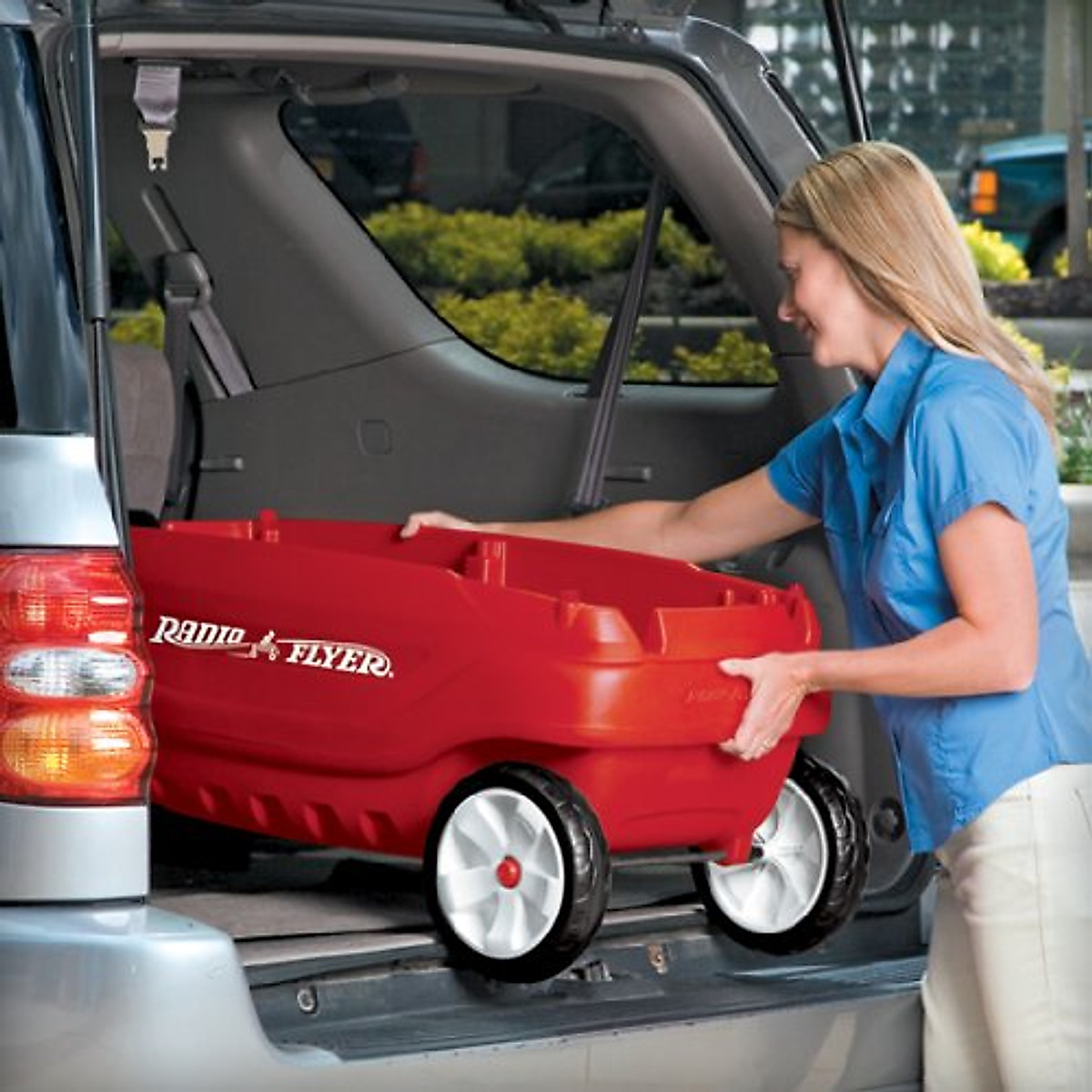 Radio Flyer, Deluxe Family Wagon with Canopy, Plastic Red Wagon, for Ages 1.5+