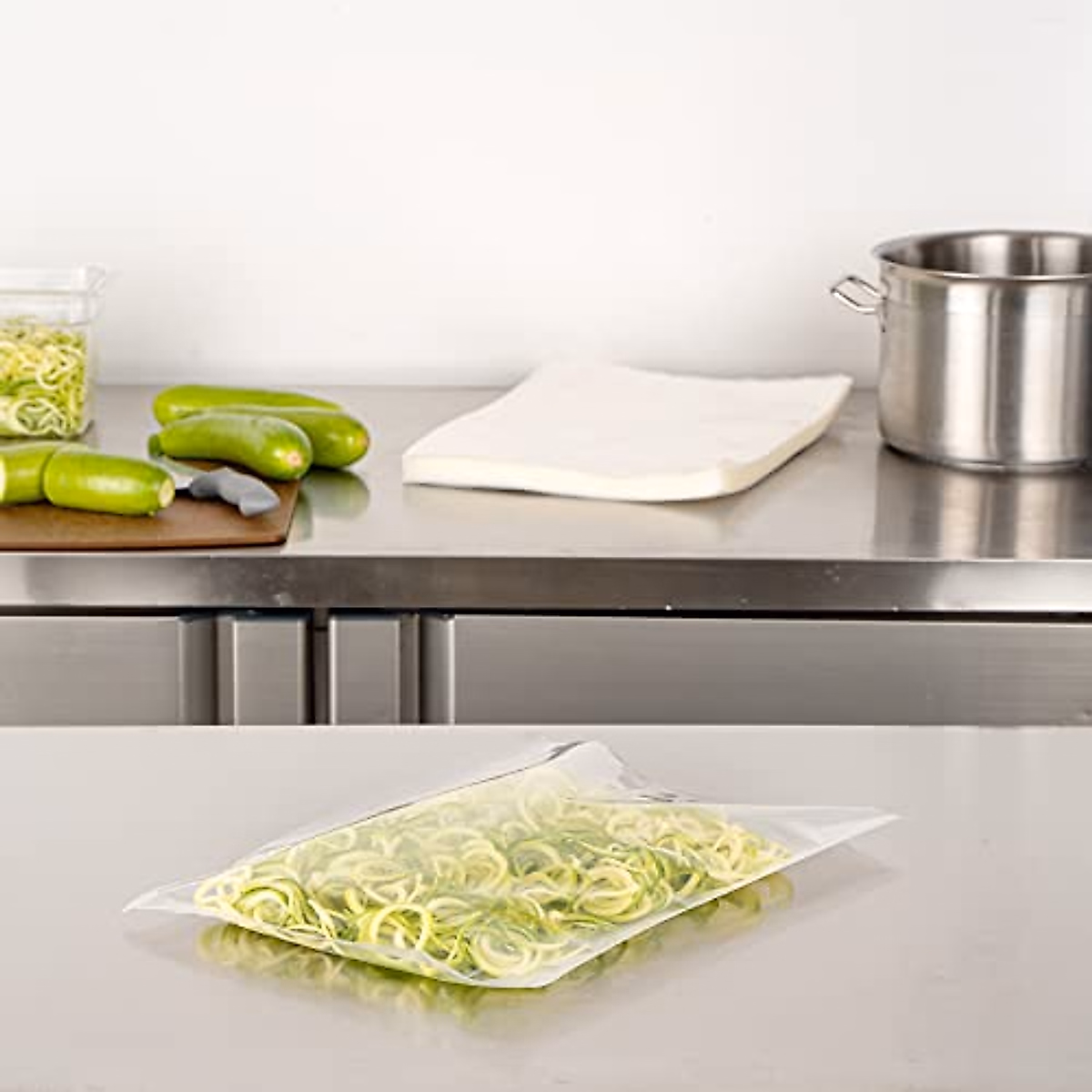 Restaurantware Fresh Hero 16 x 12 Inch Vacuum Sealer Bags, 1000 BPA-Free Food Storage Bags - 4 mil Thick, Microwavable, Clear Plastic Sous Vide Bags, Freezable, For Storing Food Or Sous Vide Cooking