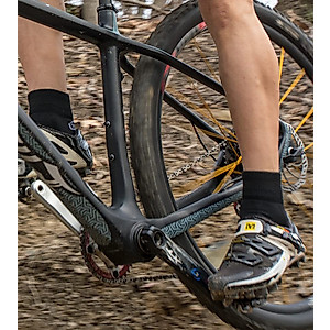 AERO|TECH|DESIGNS | Coolmax Athletic Socks | Quarter Crew | Unisex Adult | Red/White | Medium