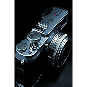 Fujifilm X100S 16 MP Digital Camera with 2.8-Inch LCD (Silver) (OLD MODEL)