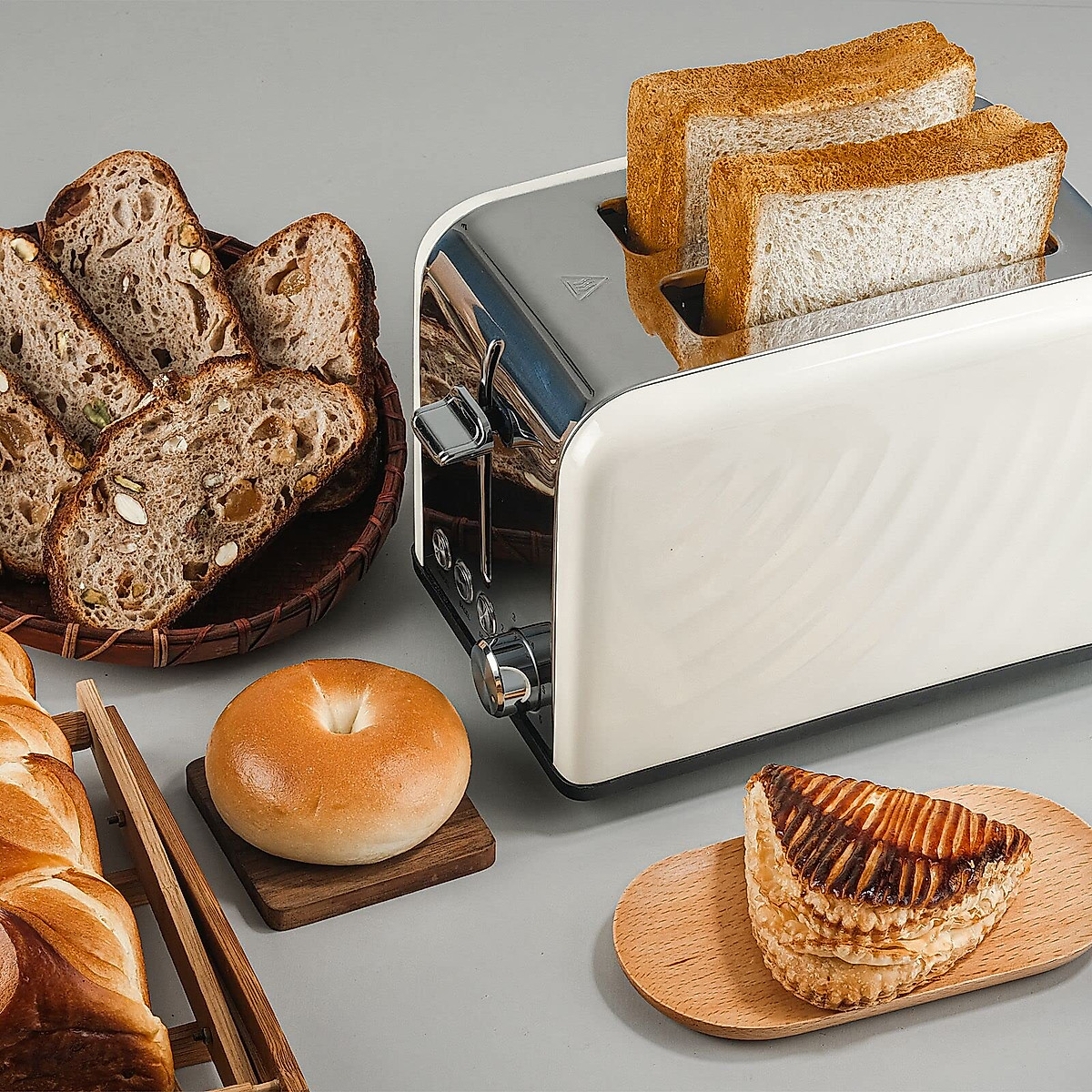 Cotomier Toaster 2 Slice, Retro Cream White Stainless Steel Toaster with Defrost Bagel Cancel Function & 6 Shade Settings (Cream)