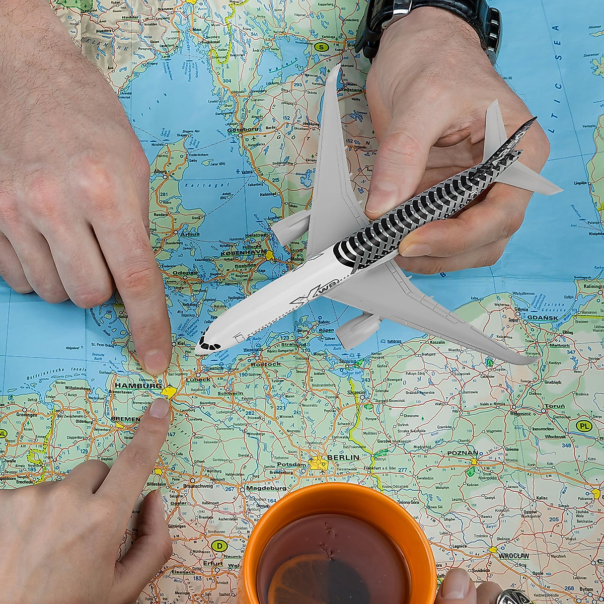 Busyflies 1:300 Scale Airbus A350 Web Model Plane Diecast Model Aircraft Kits for Collection and Gift