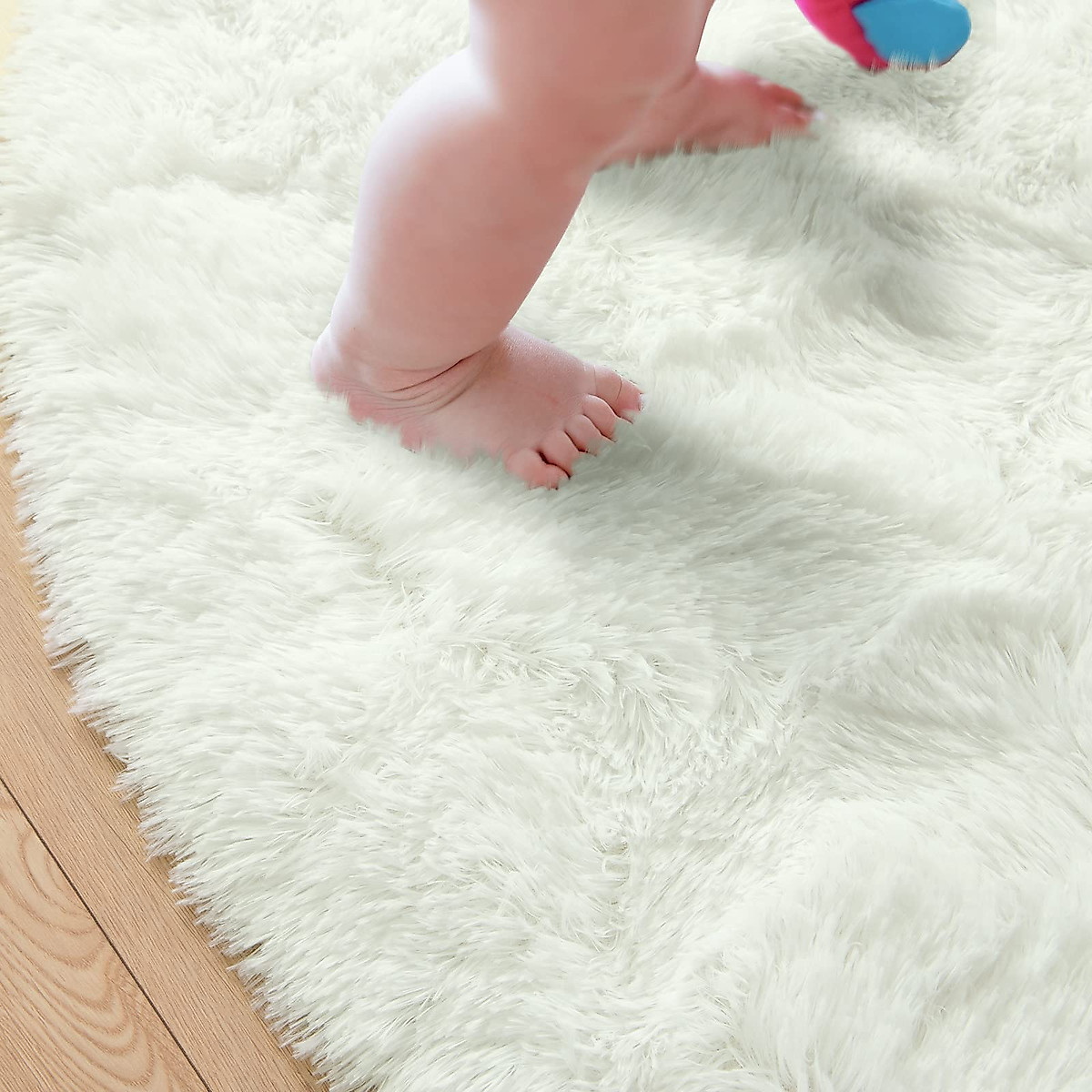 junovo Round Rug 4x4 Feet Fluffy Soft Area Rugs for Kids Girls Room Princess Castle Plush Shaggy Carpet Cute Circle Nursery Rug for Kids Girls Bedroom Baby Room Home Decor Circular Carpet, Creamy