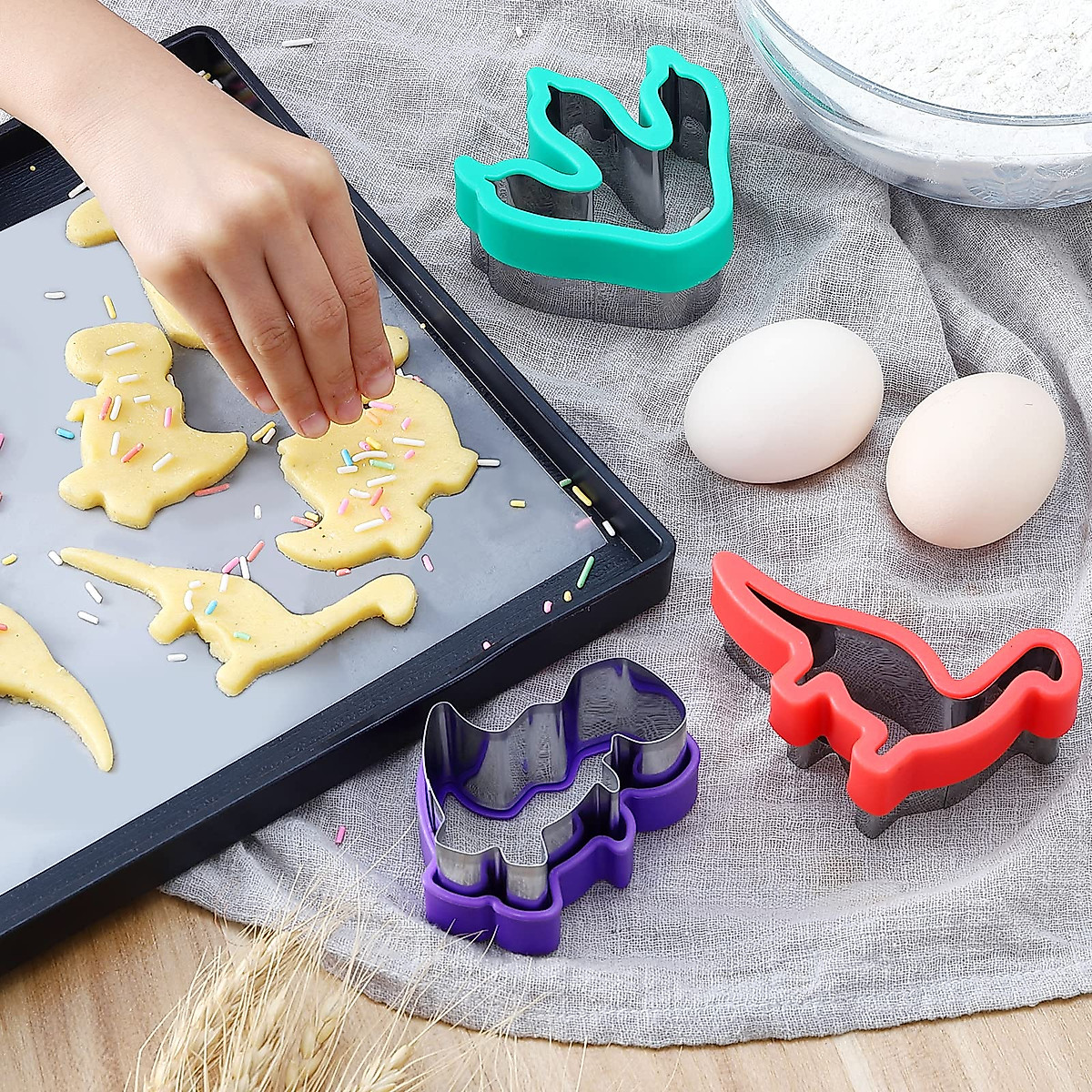 MUYIYAMEI 8pcs Dinosaur Cookie Cutter Set - Stainless steel Sandwich Cookie Food Cutter Molds, Kitchen Baking, Cookies, Sandwiches, Children's Dinosaur Themed Birthday Party.
