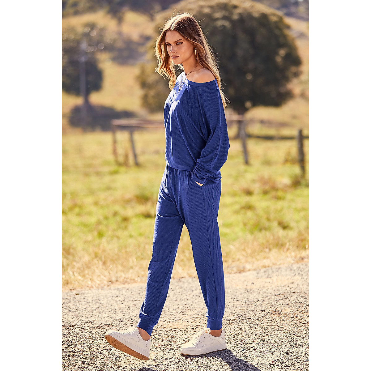 PRETTYGARDEN Women's 2024 Fall Fashion Outfits 2 Piece Sweatsuit Solid Color Long Sleeve Pullover Long Pants (Blue,Medium)