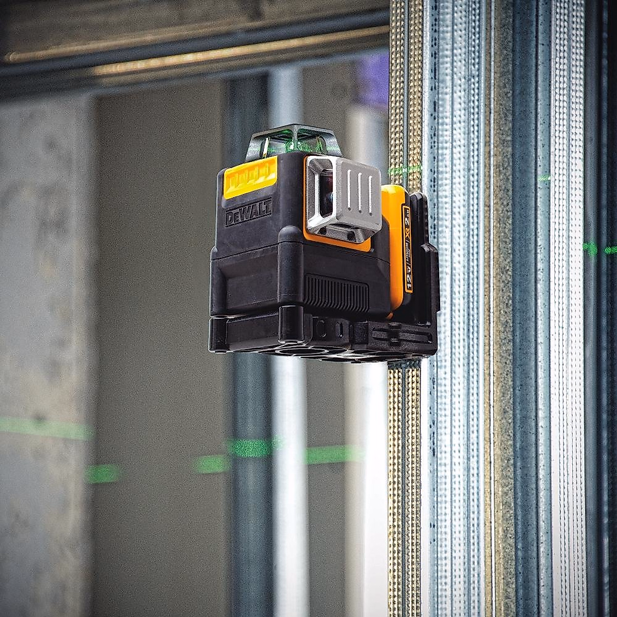 DEWALT 12V MAX Laser Level, Cross Line Laser, 2 x 360, Green (DW0811LG)