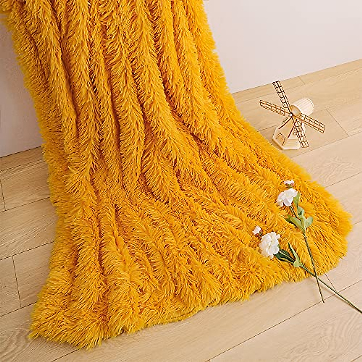 LOCHAS Super Soft Shaggy Faux Fur Throw Blanket, Plush Fuzzy Sherpa Throw Blanket for Couch, Cozy Fluffy Yellow Blankets for Bed Chair Sofa, 50'' x 60''
