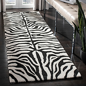 SAFAVIEH Soho Collection 2'6" x 12' Black / White SOH435A Handmade Premium Wool Runner Rug