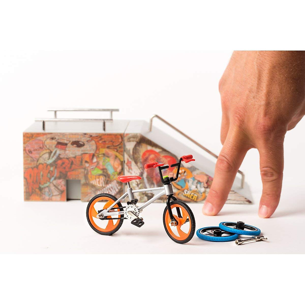 Grip and Tricks - Orange Finger BMX Freestyle with 2 Extra Toy Bike Wheels and 1 Finger Bikes Tool - Pack 1 Finger Toy for 6+ Years Old Kid