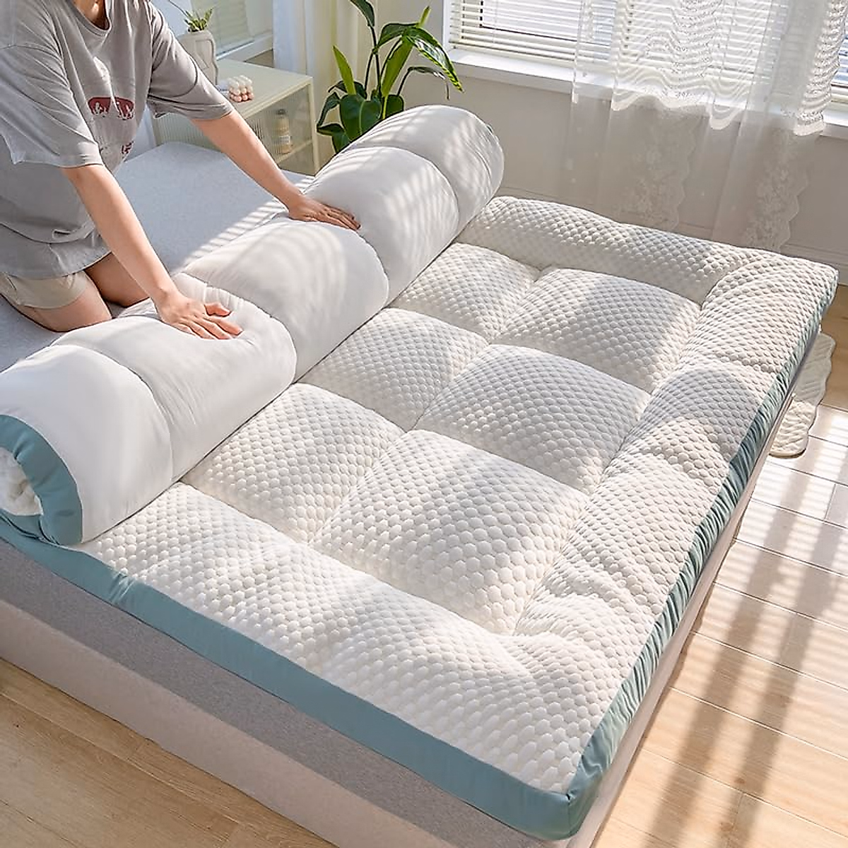 Twin XL Size Extra Thick Mattress Breathable Mattress Pad Protector Pocket Soft Down Alternative Fill Mattress Cover Bedding Quilted Fitted Fluffy Soft Mattress Pad, (35"x80",Green edges)