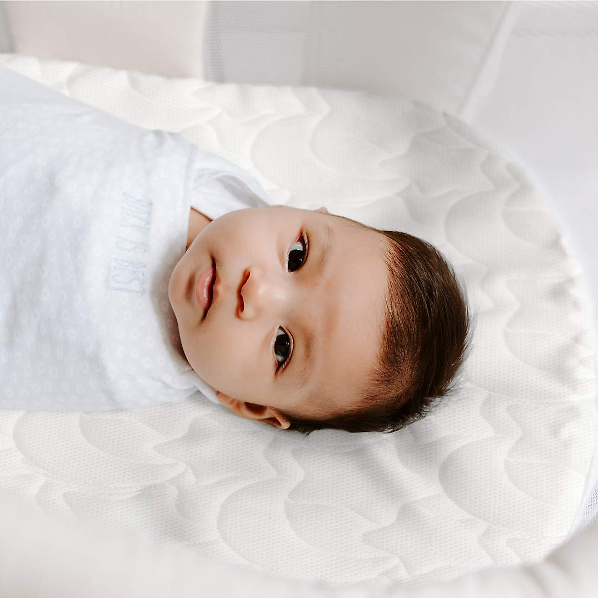 HALO DreamWeave Breathable Mesh BassiNest Mattress Replacement Pad BassiNest Fitted Sheet Herringbone, Bundle