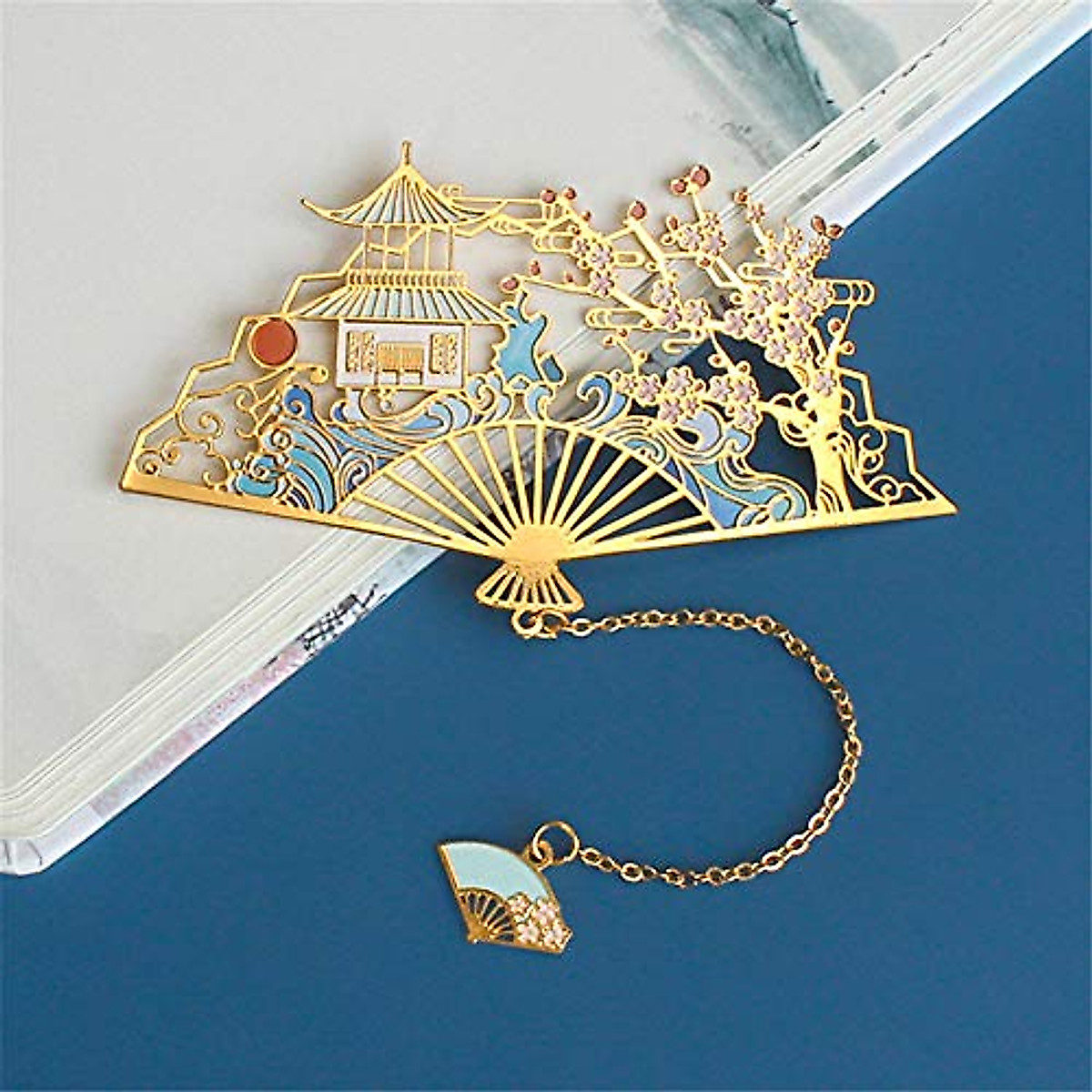 SDUSEIO 2 Pieces Chinese Style Bookmark Creative Metal Hollow Brass Bookmark Vintage Exquisite Gift Bookmark with Metal Pendant for Birthday Present