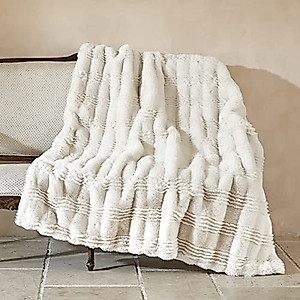 Amélie Home Warm Faux Fur Throw Blanket, Beige Fuzzy Soft Blanket, Special Wavy Pattern, Comfy Furry Throw Blankets for Couch Sofa Chair Bed, 50 X 60 Inch