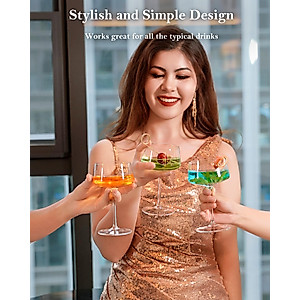 GIHOP Martini Glasses, Lead-Free Crystal Coupe Glasses Set of 2, 9 Oz, Hand-Blown Cocktail Glasses, Fancy Champagne Coupe Glasses for Espresso Martini, Manhattan as Bar Glassware with Deluxe Gift