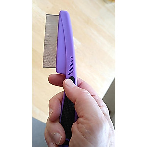 Yumflan Flea Comb with Rubber Handle, Flea and Tick Comb for Dogs & Cats, Fine Tooth Dog Comb for Grooming (Purple)