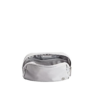 Lululemon Athletica, Lululemon Everywhere Belt Bag 1L (Silver Drop / White)