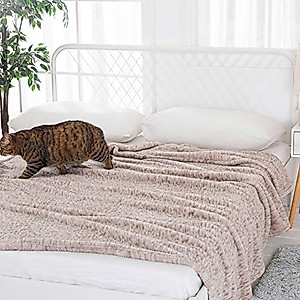 SOCHOW Melange Sherpa Throw Blanket, All Seasons 300GSM Lightweight Fuzzy Warm Super Soft Plush Fleece Blanket for Bed, Sofa and Couch, 60 x 80 inches, Camel