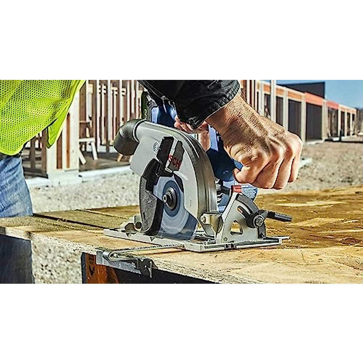 BOSCH GKS18V-22B25 18V Brushless Blade-Right 6-1/2 In. Circular Saw Kit with (2) CORE18V 4 Ah Advanced Power Batteries