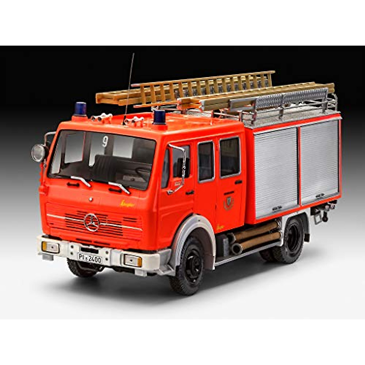 Revell Mercedes Benz 1017 LF16 Fire Engine (07655)