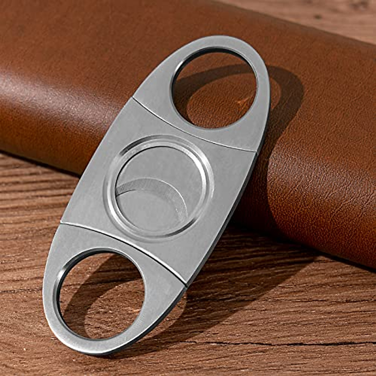 Oyydecor Cigar Case Cigar 3- Finger Carrying Case Set Cedar Wood Lined Leather, Cigar Humidor with Silver Stainless Steel Cutter (Brown)