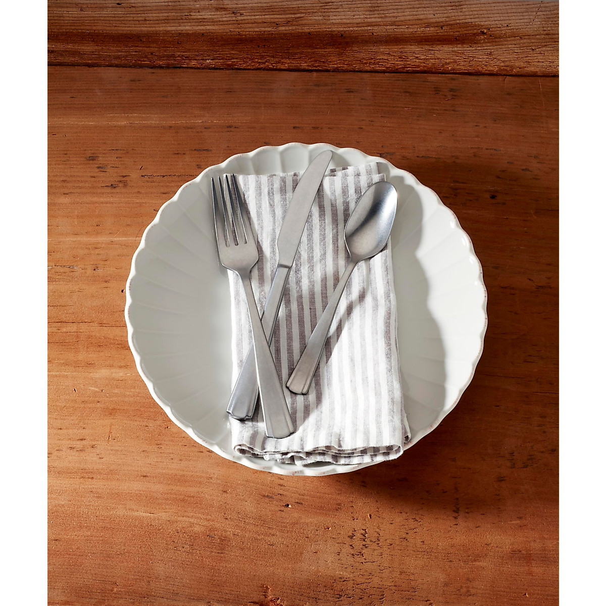 Lenox French Perle Scallop Piece Flatware Set, 65 Count, Metallic